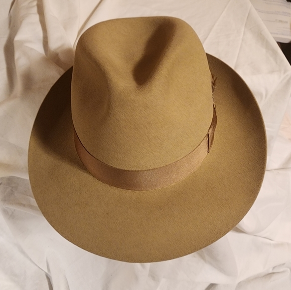 Dobbs | Accessories | Mens Hat Tan Color Preowned Size 7 2 With Hat Box ...